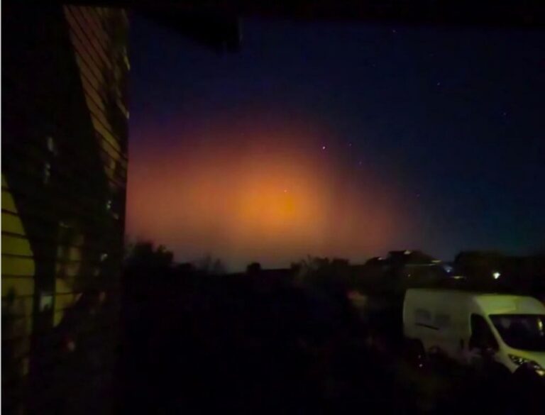 MISTERIOZNA SVETLOST: Crveno nebo iznad Vojvodine uplašilo ljude! - Šabac 24/7