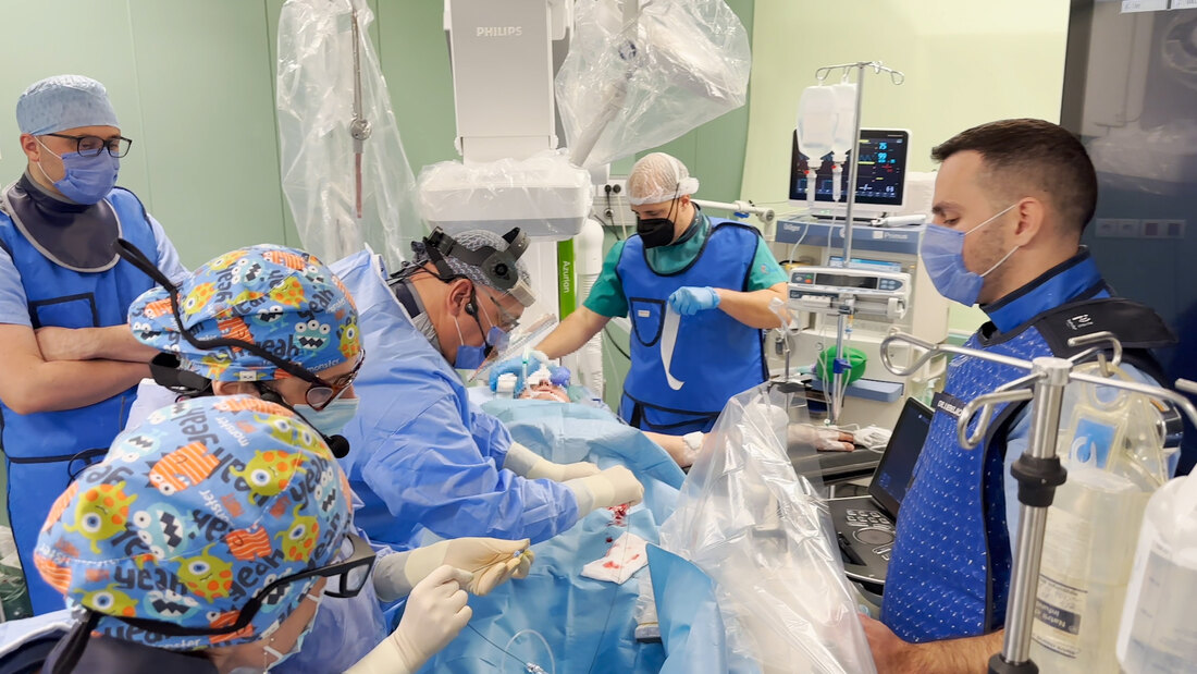 U SREMSKOJ KAMENICI OBAVLJENA PRVA BAJPAS OPERACIJA NA KUCAJUĆEM SRCU ...